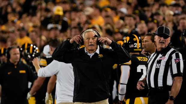 2025 ReliaQuest Bowl Prediction: Iowa vs Vanderbilt Pick - College ...