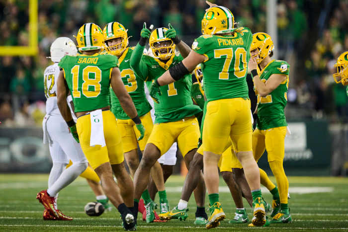 Oregon at Wisconsin: How to Watch, Expert Picks, and Predictions ...