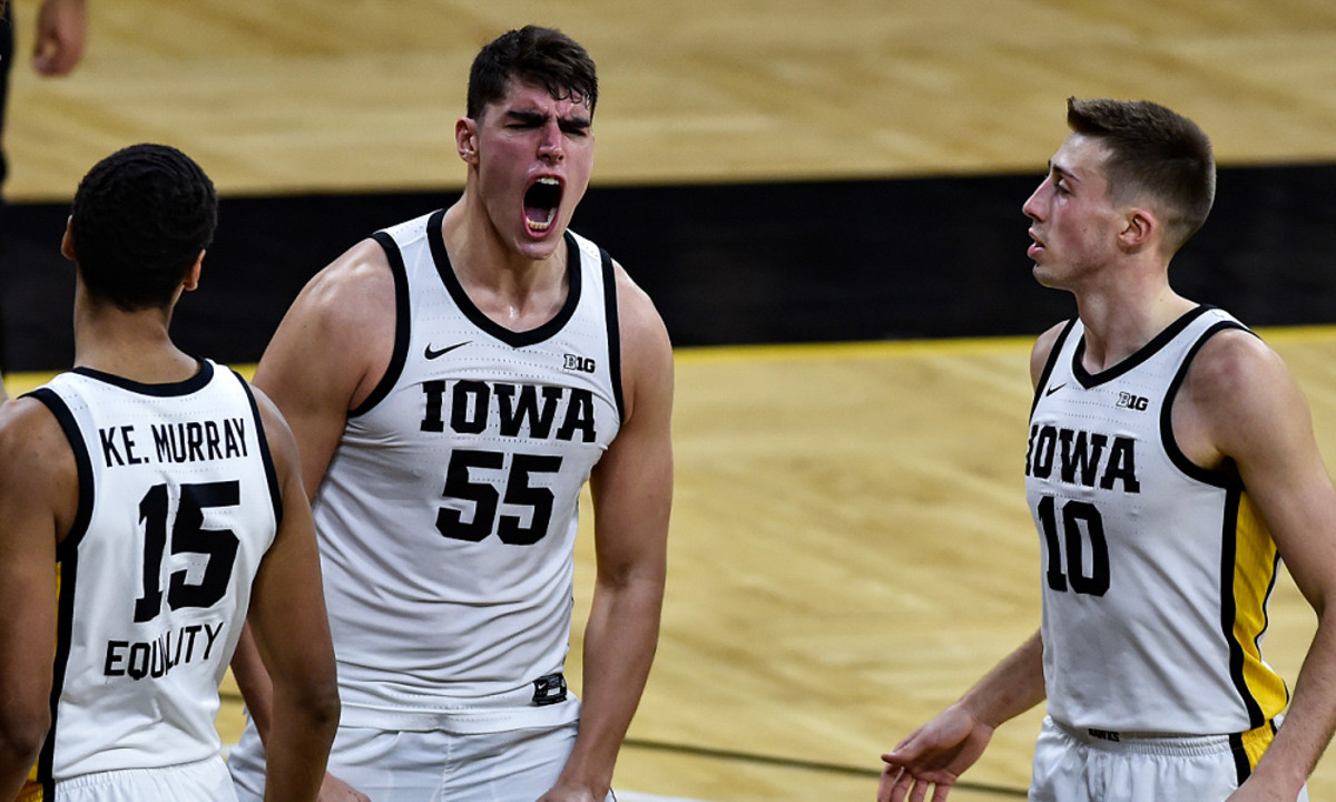 Wisconsin vs Iowa College Basketball Game Preview - College Football ...