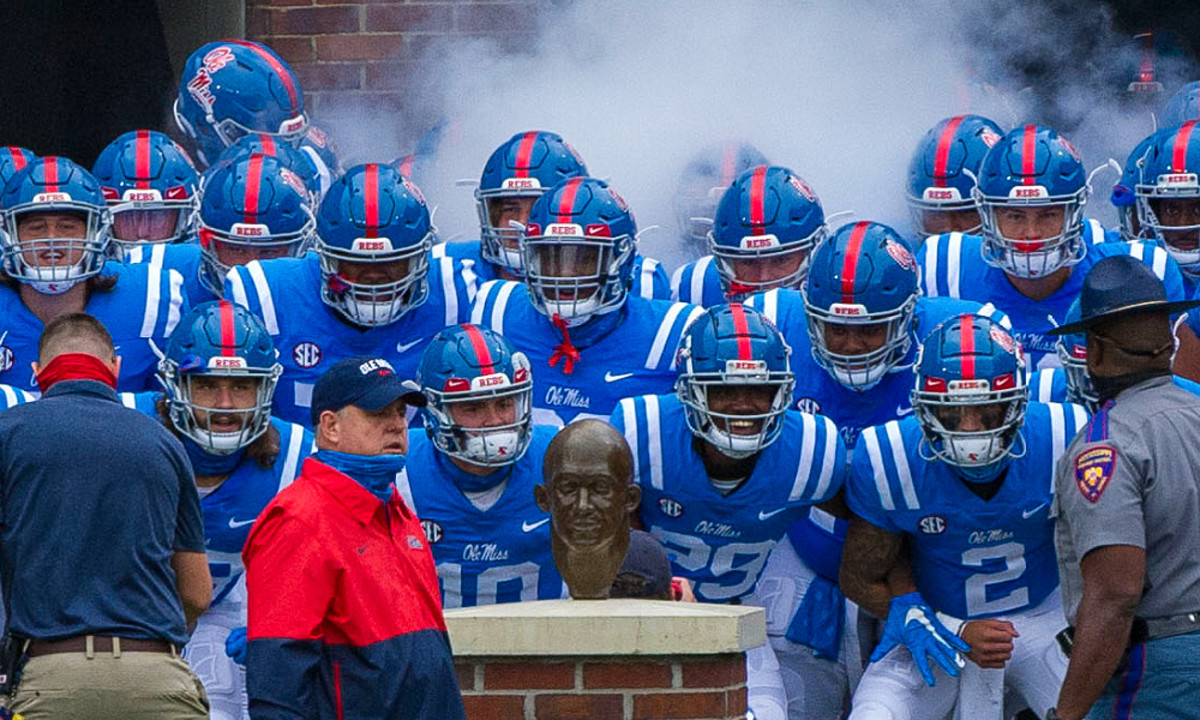 Arkansas at Ole Miss Prediction, Game Preview - College Football News | College Football ...