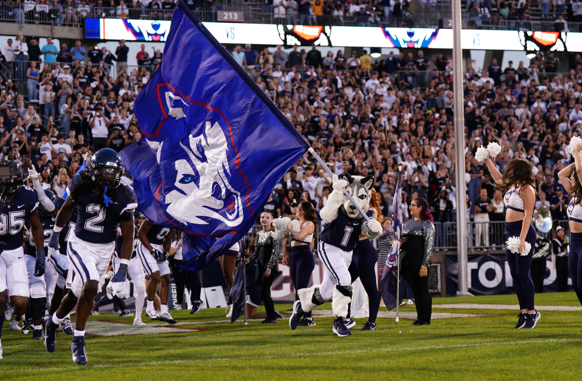 UConn vs Georgia State Prediction Game Preview - College Football News ...
