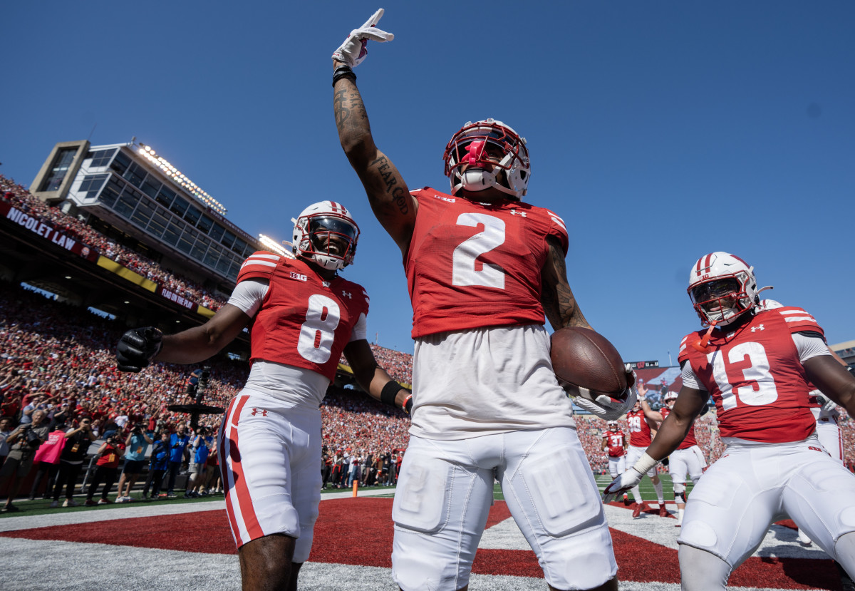 Oregon vs Wisconsin Prediction, Game Preview, and Betting Lines ...